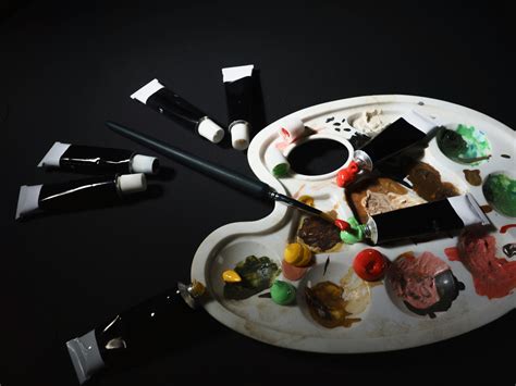 공예 그림 그림 물감 노란색 다채로운 도구 독창성 디자인 레이어드 페인트 미술 미술용품 믹싱 붓 블루 빨간 산산이 부서진 색 이론 생생한 색상