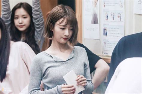 에이핑크 윤보미 헤어스타일 모음 처피뱅 똥머리 긴머리웨이브 반묶음 긴머리 단발 포니테일 웨이브 Hairstyle