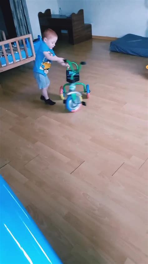 როცა სახლში სამი ტყუპია მშობლები