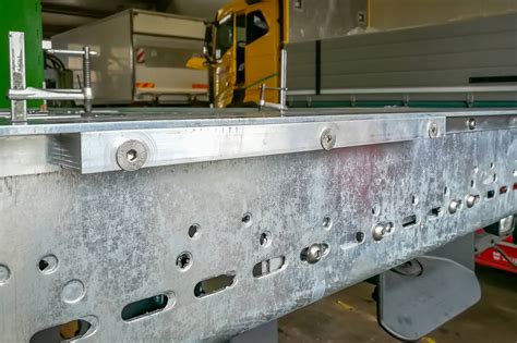 Neuer Curtainsider Heckabschluss Für Ladebordwand Mit Klappe über