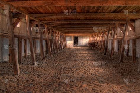 高动态范围成像古典式畜舍水平画幅建筑木制无人古老的板条箱建筑外部