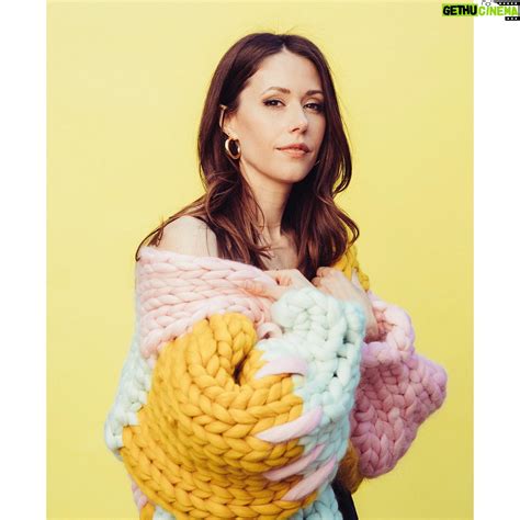 Amanda Crew Wiki Biography Age Gallery Spouse And More