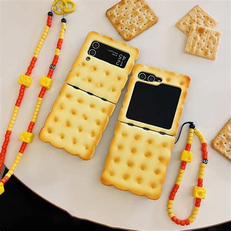 모이몰 갤럭시 Z플립5 Z플립4 Z플립3 태그홀더 스트랩 귀여운 크래커 모양 하드 특이한 음식 모형 제트플립5 제트플립4 제트플립3 지플립5 지플립4 지플립3 케이스