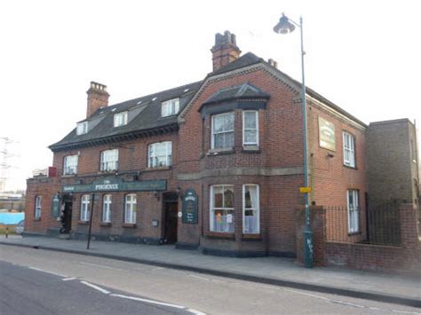 Phoenix Broadway Rainham Rm13 9yw