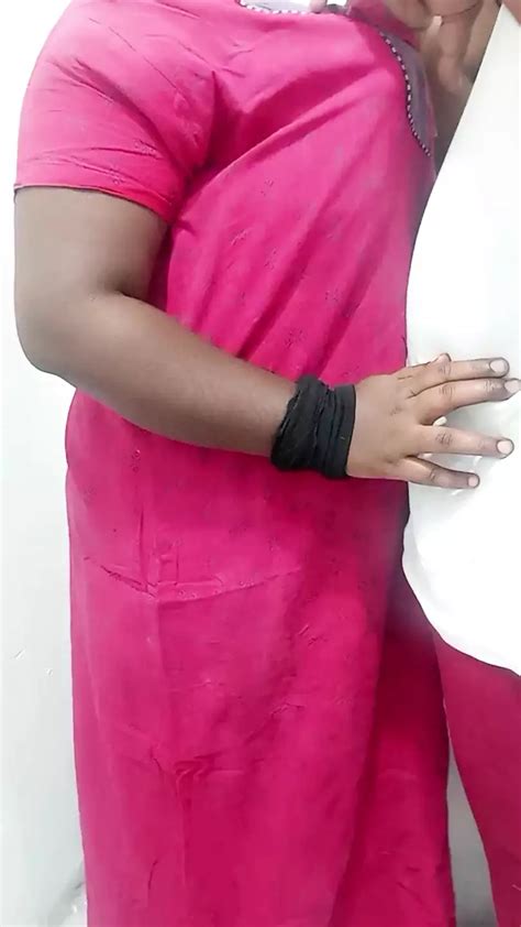 Desi Tamil Bhabhiは彼女の親友の夫と浮気しています熱い吸いとハードクソ xHamster
