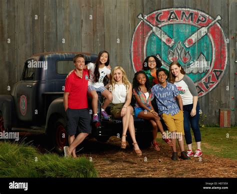 Bunkd L R Kevin G Quinn Nina Lu Peyton List Skai Jackson Nathan