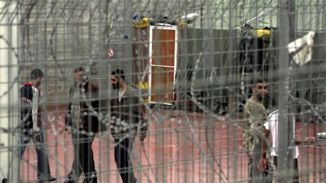 إصابات في صفوف أسرى مجدو بعد اقتحامه من إدارة سجن الاحتلال