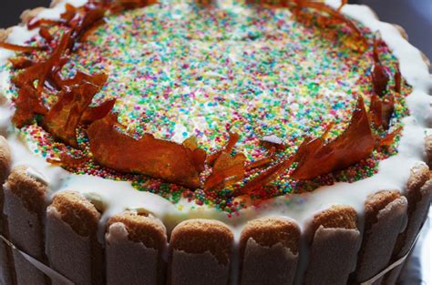 무료 이미지 축하 생기게 하다 빵 굽기 디저트 캐러멜 파이 스펀지 생일 케이크 초코 케이크 착빙 단맛 구운 식품 Torte 버터 크림 독일