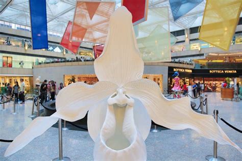 The Installation Art At The Landmark Hong Kong 17 May 2013 Editorial Image Image Of Outdoor