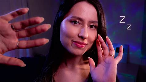 ASMR Hand movements to put you to sleep 😴 Teaching Portuguese words ...