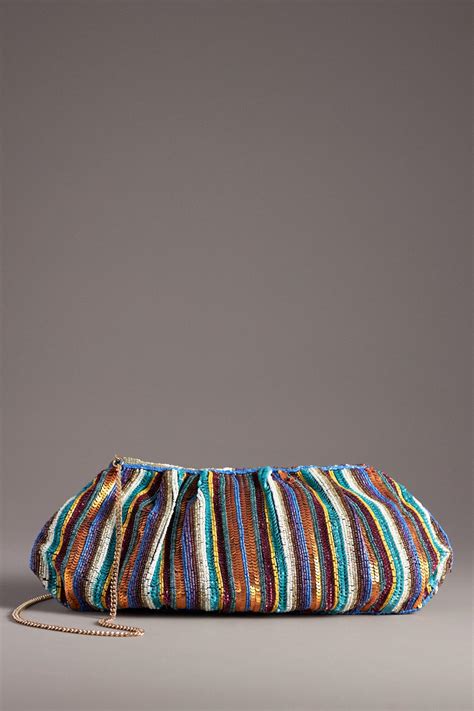 비즈 폴드오버 클러치 앤트로폴로지 한국 공식 스토어 유니크한 여성 패션 및 라이프스타일 편집샵 200개이상의 프리미엄 브랜드 여성 의류 액세서리 홈 인테리어