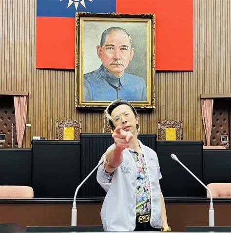 電棒雕塑燙優秀的吹乾成型能力，全程錄影無造作，這才是想要燙頭髮的你真正想要的效果 台湾のアイロンパーマ 我是本格派理髮師~雞哥🐓雞巴的雞