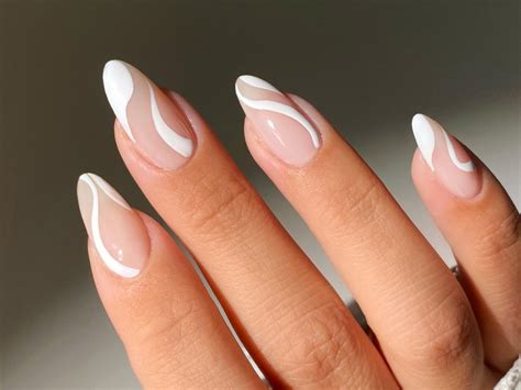 15 Best Minimalist Fall Nail Designs 2025 Elegant Simple Styles For