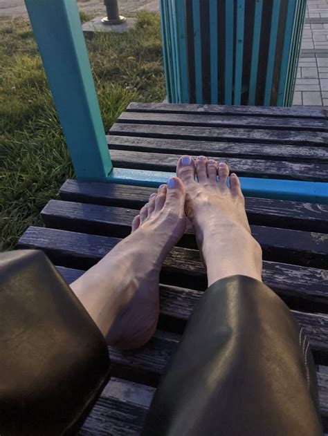 If You Saw Me Sitting In The Park Without Shoes What Would You Do R Longtoesfetish