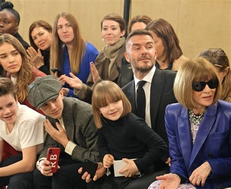 الفرق بينهما 62 سنة هاربر بيكهام تظهر بنفس تصفيفة شعر آنا وينتور بلندن اليوم السابع