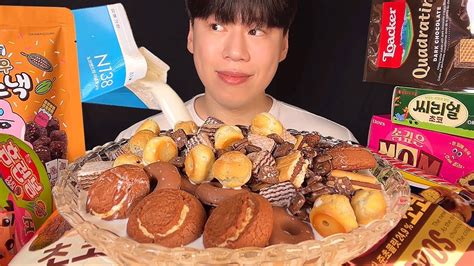 Sub 오랜만에 돌아온 초코과자탕 먹방 Asmr 과자탕에 넣어 먹기 딱 좋은 맛있는 과자들만 골라온 초코 과자탕🍫🥛 꼬북칩 초코 츄러스 홈런볼 씨리얼 비쵸비 미쯔