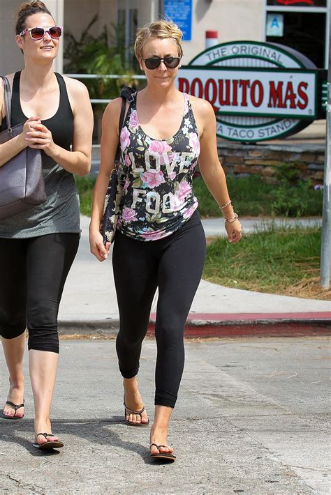 Kaley Cuoco De Leggings ⊙‿⊙