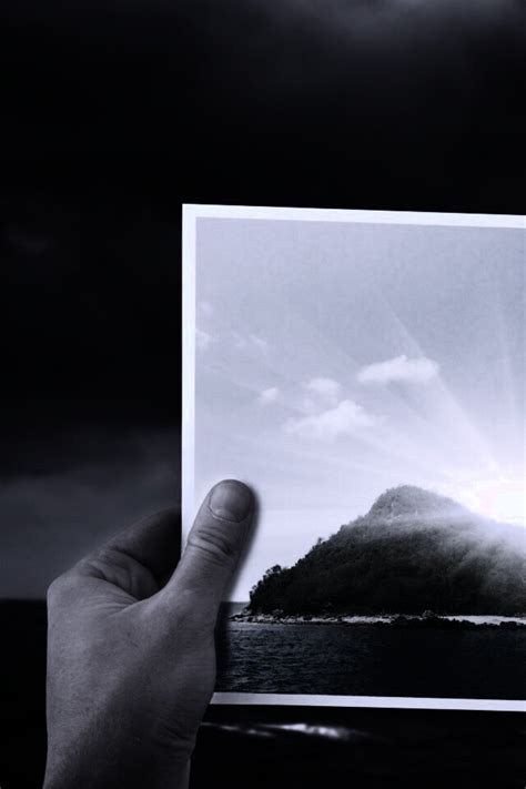 Скачать обои «Креативные обои 640х960 для рабочего стола с фильтром Gotham