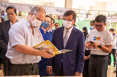 ឯកឧត្តម ហង់ ជួនណារ៉ុន ចូលរួមអបអរសាទរពិធីកាត់ខ្សែបូសម្ពោធស្តង់ពិព័រណ៍សៀវភៅឆ្នាំ២០២៣ Tnaot