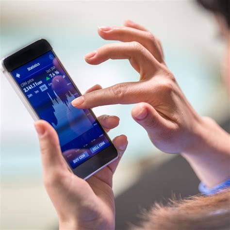 how marketers can navigate platform and device compatibility issues in