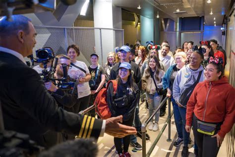 Video Watch Patrick Warburton Surprise Soarin Guests In Disney