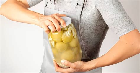 Never Struggle To Open A Jar Again With One Simple Bottle Opener Hack