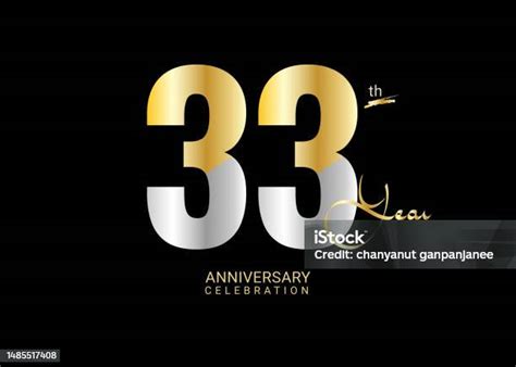 33 주년 기념 축하 금색과 은색 벡터 템플릿 33 숫자 로고 디자인 33 번째 생일 로고 로고 타입 기념일 축하를위한 벡터 기념일 포스터 초대 카드 0명에 대한 스톡 벡터