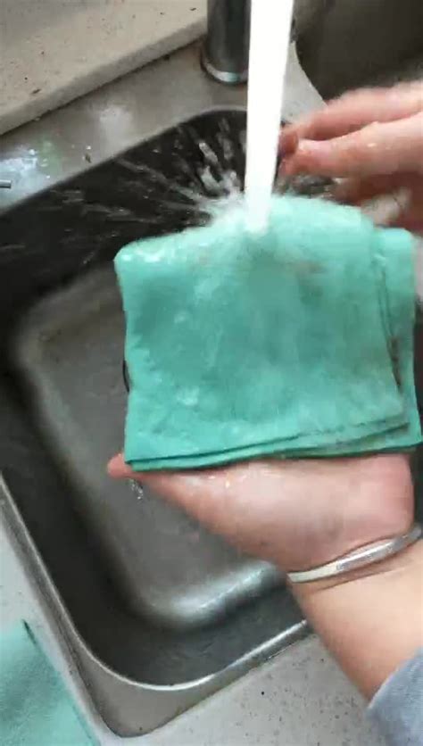 100 Polyester Microfiber Nonwoven Fabric Cleaning Cloth In Roll Factory