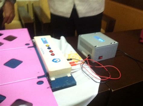 5 Mahasiswa Ugm Bikin Alat Pelipat Baju Otomatis