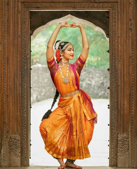 Pin By Mouthou Soudarissanane On Shooting Indienne En Sari Bharatanatyam Costume