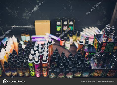 UFA, Rusko, Jižní Vape Shop, 5 listopadu, 2018: E-liquid e šťávy vysoké ...
