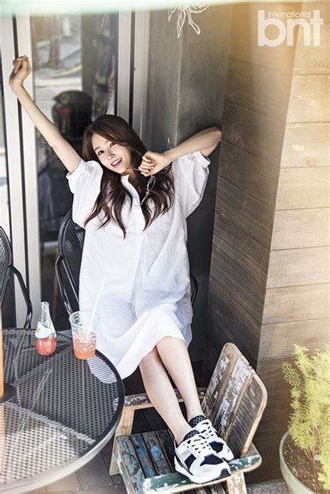 Fiestardan Linzy Bnt Magazin Dergisi İçin Zarif Güzelliğini Gözler