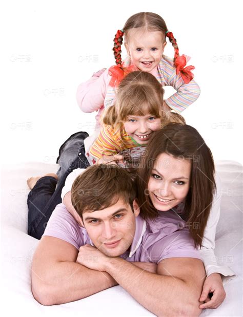 家庭高清图片 白床上的幸福家庭。 白床上的幸福家庭。图片免费下载 5104445998 千图网pro 家庭高清图片 白床上的幸福家庭。 白床上的幸福家庭。图片免费下载 5104445998 千图网pro