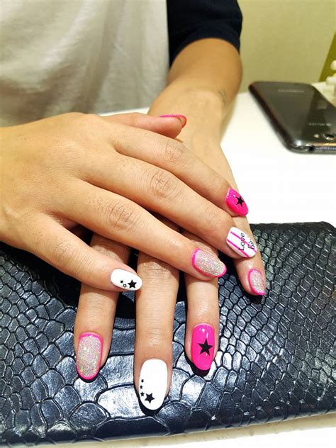 포쉬네일 진접점 네일샵 항상 인기있는 아트 손톱이 예쁘셔서 더욱더 잘어울리셨어요~ 핫한아트