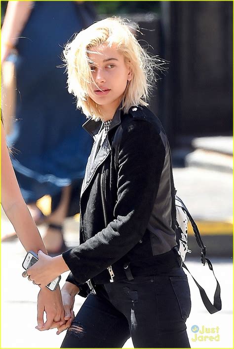 Hailey Baldwin Holds Hands With A Gal Pal In Nyc Photo 711440 Photo Gallery Just Jared Jr
