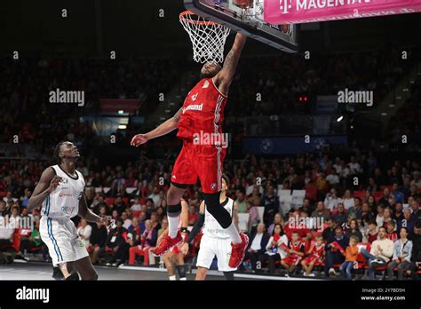 Devin Booker (FC Bayern Basketball, #31) punktet. GER, FC Bayern Basketball vs. Veolia Towers ...
