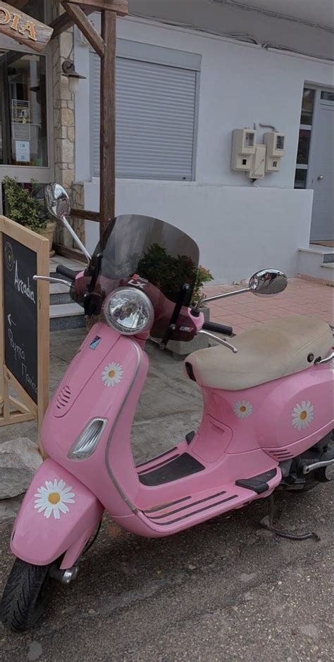 Pin By Genesis On Guardado Rápido Pretty Cars Retro Scooter Cute Cars