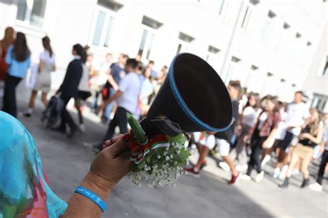 Директори на училища и детски градини разпределят 6 милиона лева за добри резултати — Offnews