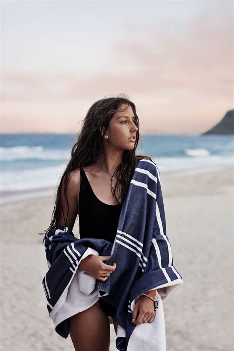 300 Cool Girl Wallpapers