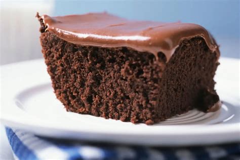 طرز تهیه کیک اسفنجی شکلاتی همراه با نکات لازم کالین