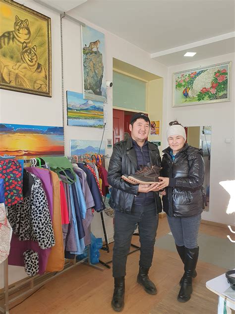 Нэхий дотортой арьсан гутал өмсөж Дарханд үйлдвэрлэв