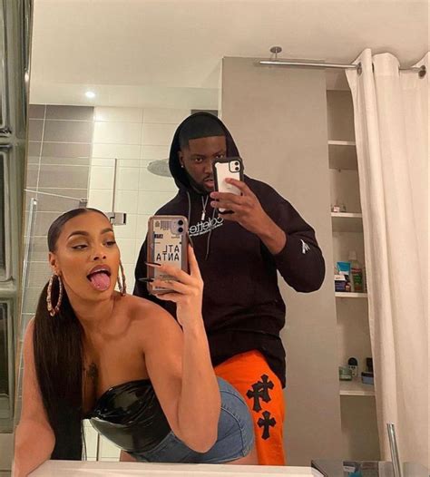 Couples Mirrorselfies Cute Relationship Photos Cute Relationships