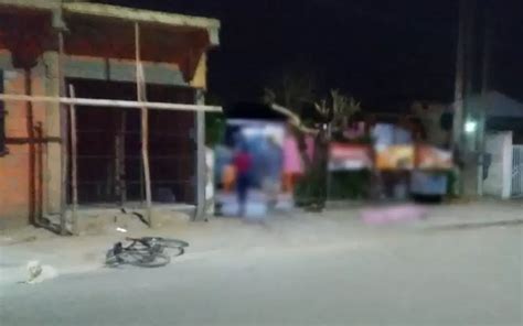 Adolescente De Anos Morto A Tiros No Meio Da Rua