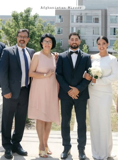 خانم هنگامه با شوهر، دختر و دامادش Afghanistan Mirror Facebook
