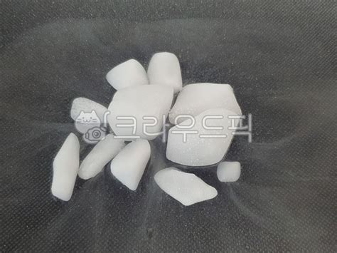 드라이아이스 Dryice 드라이아이스연기 흰물체 고체 사진이미지일러스트캘리그라피 금소니작가