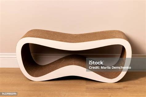 고양이를위한 현대적인 환경 친화적 인 판지 긁는 포스트 목재 재료에 대한 스톡 사진 및 기타 이미지 목재 재료 애완고양이 침대 Istock