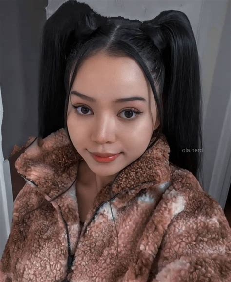 Bella Poarch Prity Girl Cute Selfies Poses Ariana Grande Baby