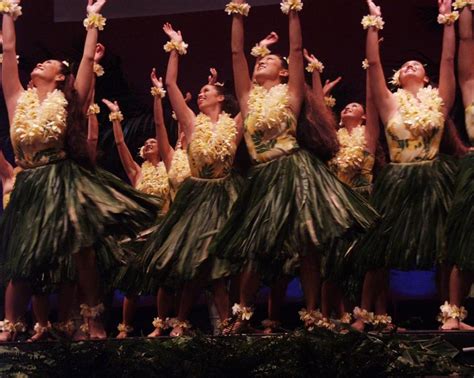 Pin By Liza Suda On Custom Hawaiian Culture Ballet Dance Women