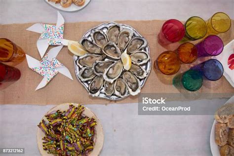 테이블에 맛 있는 음식을 결혼식을 위한 음식과 테이블 설정 0명에 대한 스톡 사진 및 기타 이미지 0명 고급 요리 굴 Istock