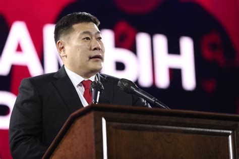 Ардын намын даргын анхаарал татсан арван “үг”